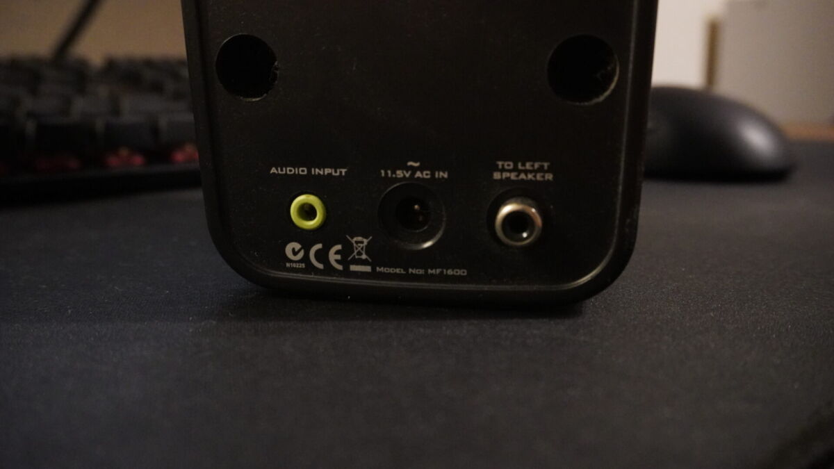 【Creative T10 レビュー】高コスパ＆高音質を実現する、デスク上の優等生スピーカー | seek one